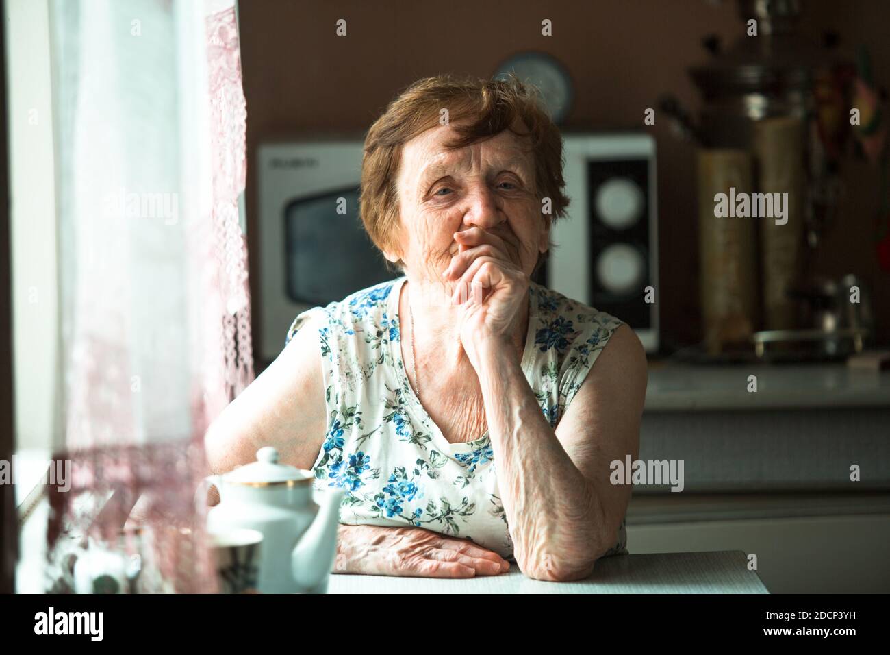Portrait an old woman drinking tea in her apartment Stock Photo - Alamy