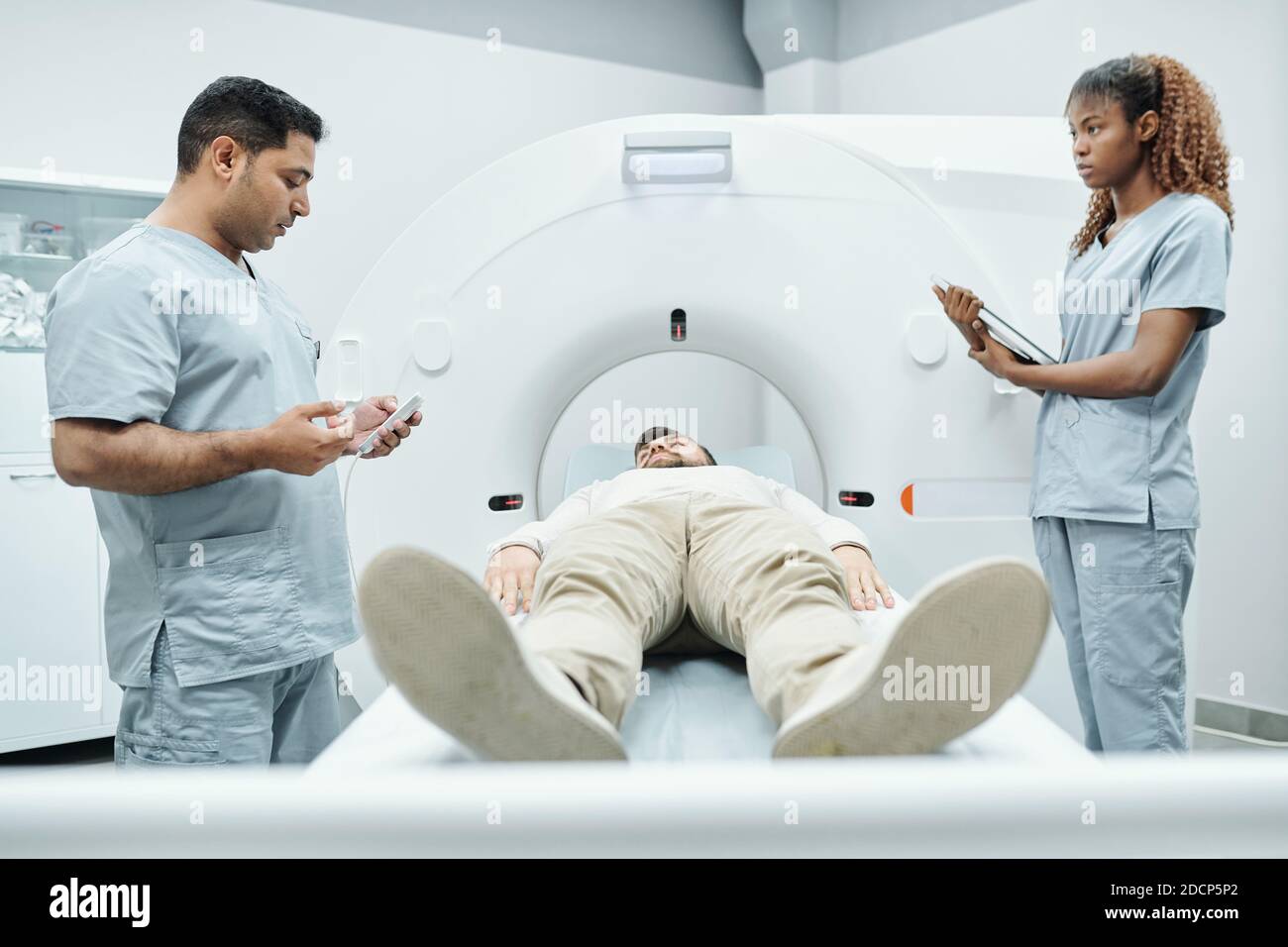 Nurse patient machine hi-res stock photography and images - Alamy