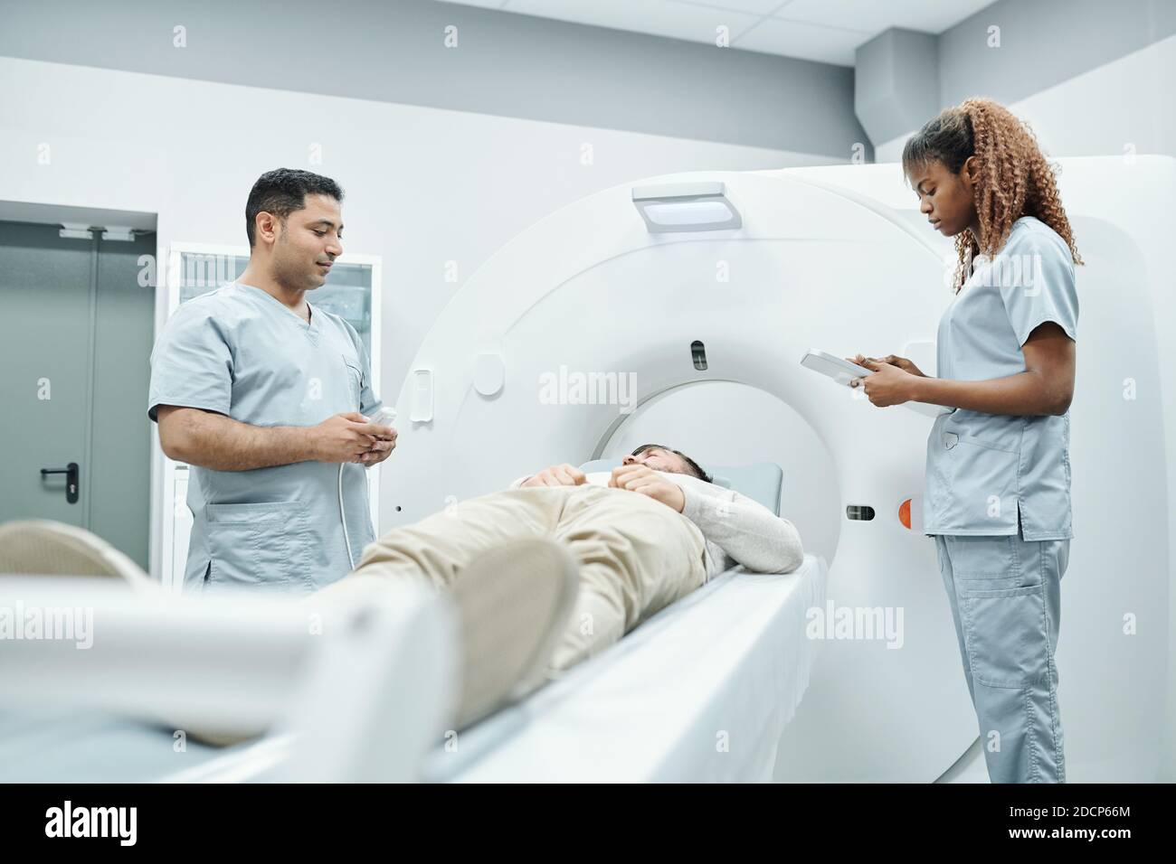 Mri scan machine patient hi-res stock photography and images - Alamy