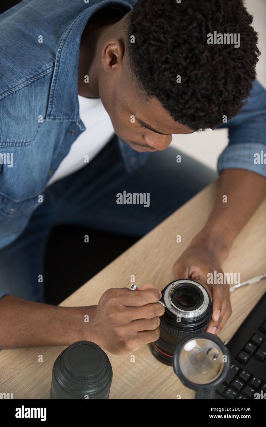man disassembled lens mount slr camera Stock Photo - Alamy
