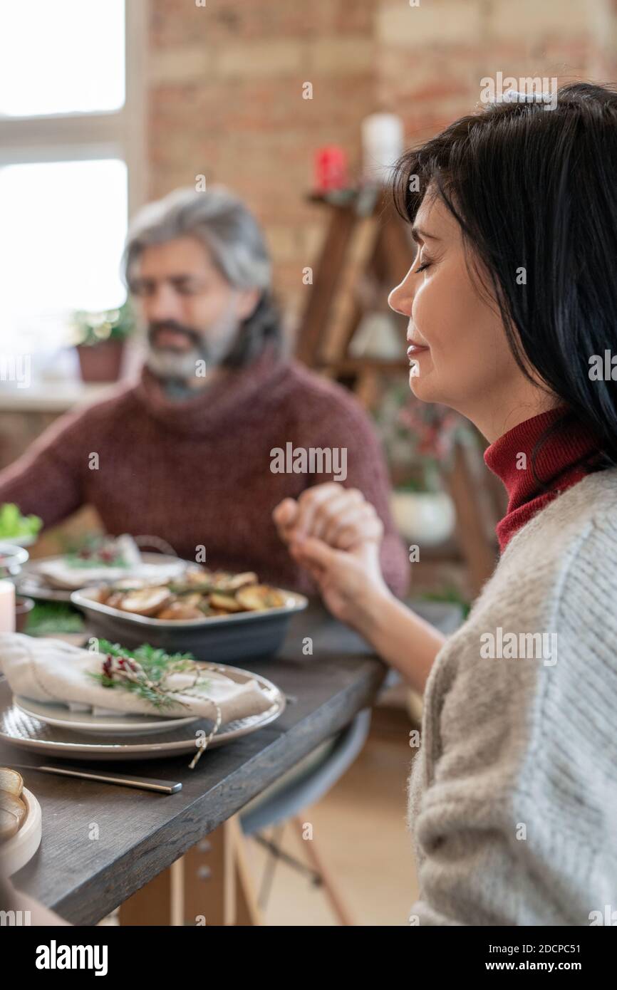 Family praying dining table hi-res stock photography and images - Alamy