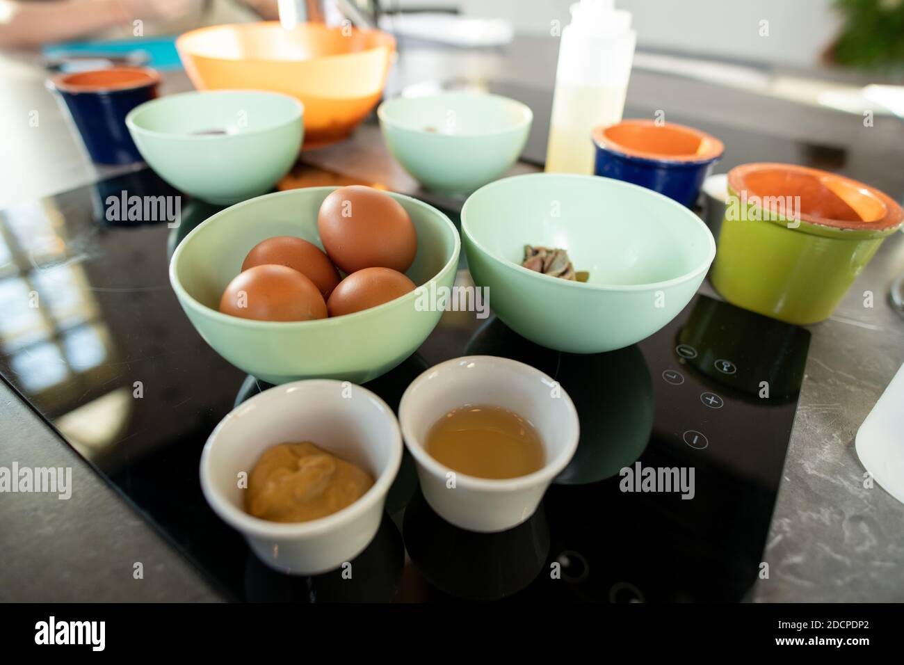 Different plate sizes hi-res stock photography and images - Alamy