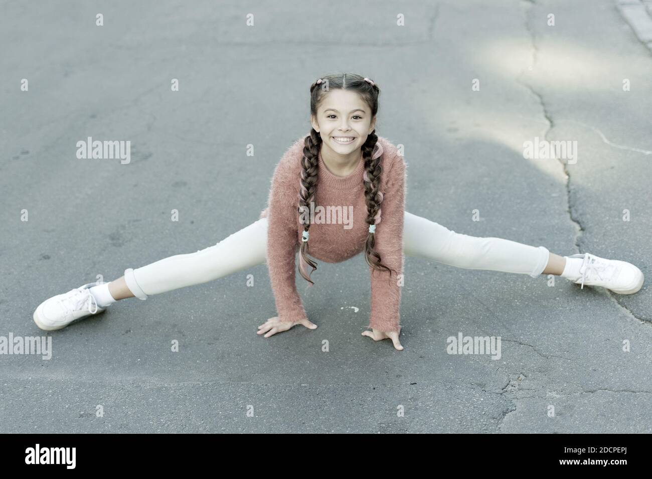 Child kid small flexibility hi-res stock photography and images - Alamy