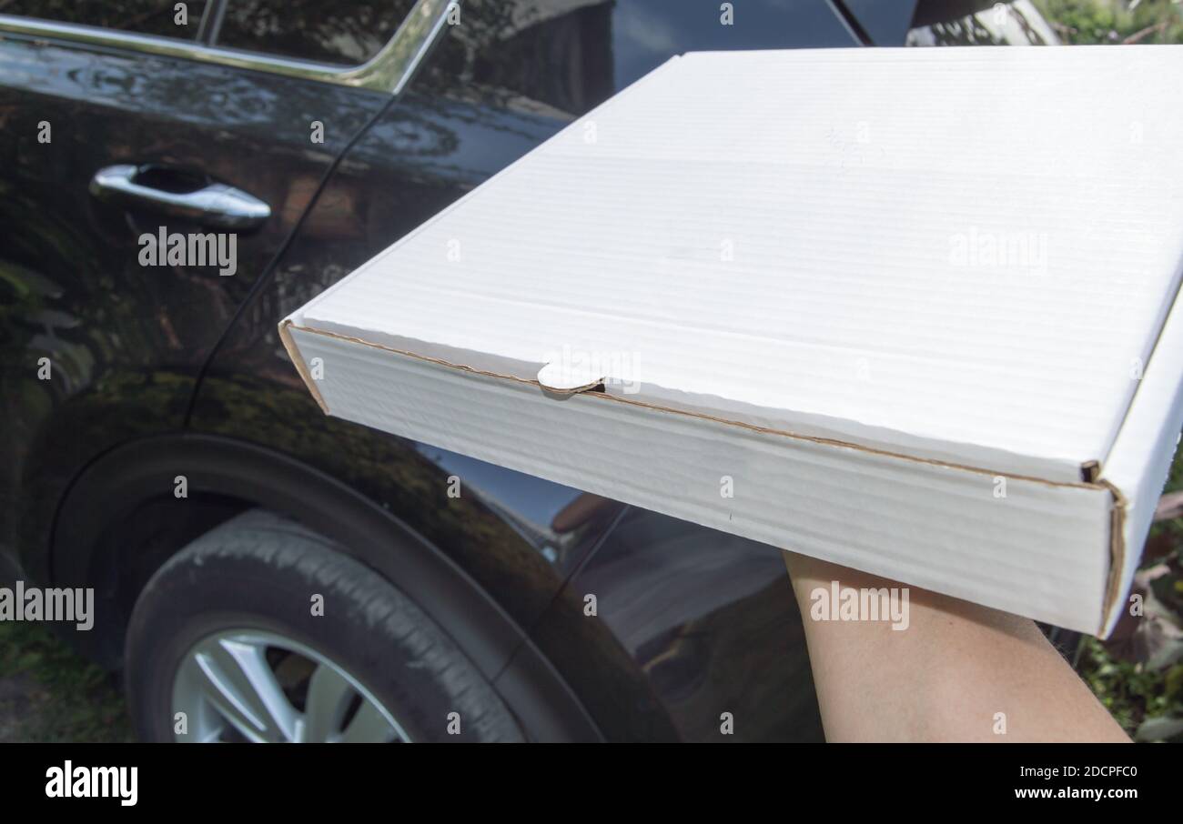 Safe pizza delivery from pizzeria to customers by car according to ...
