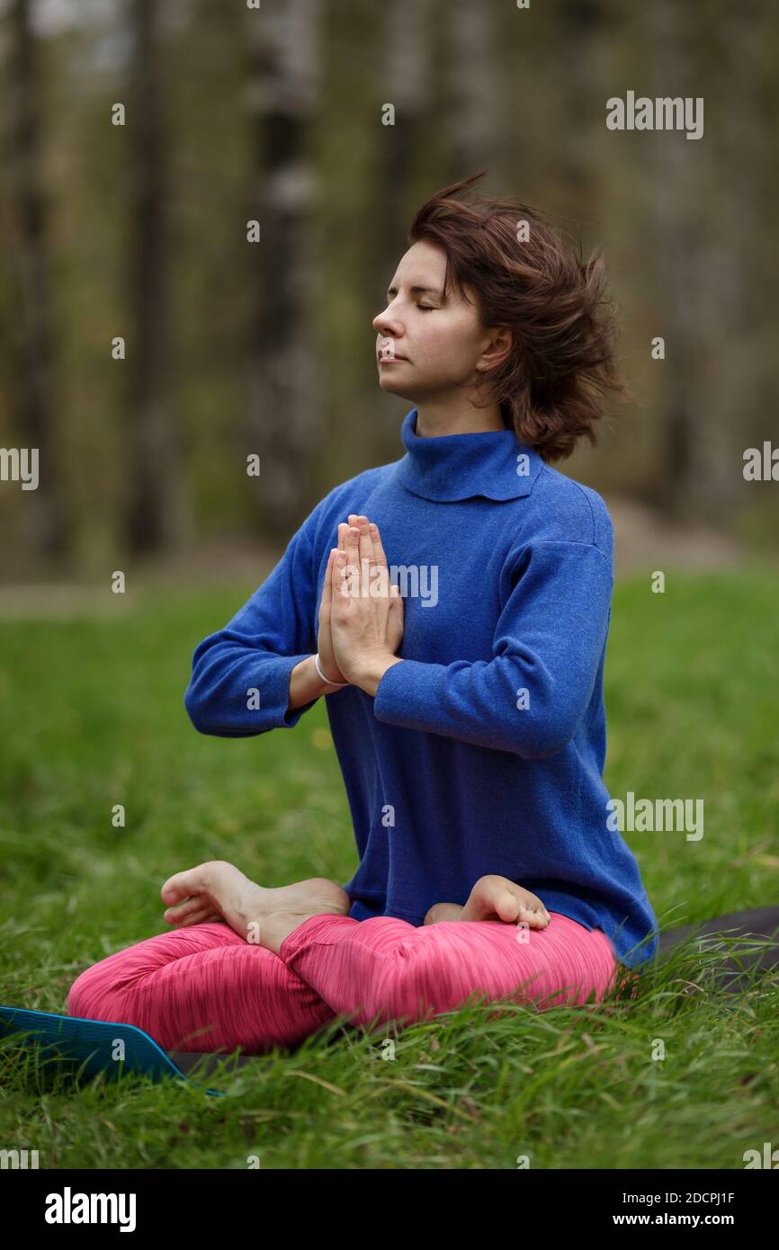 Outside position hi-res stock photography and images - Alamy