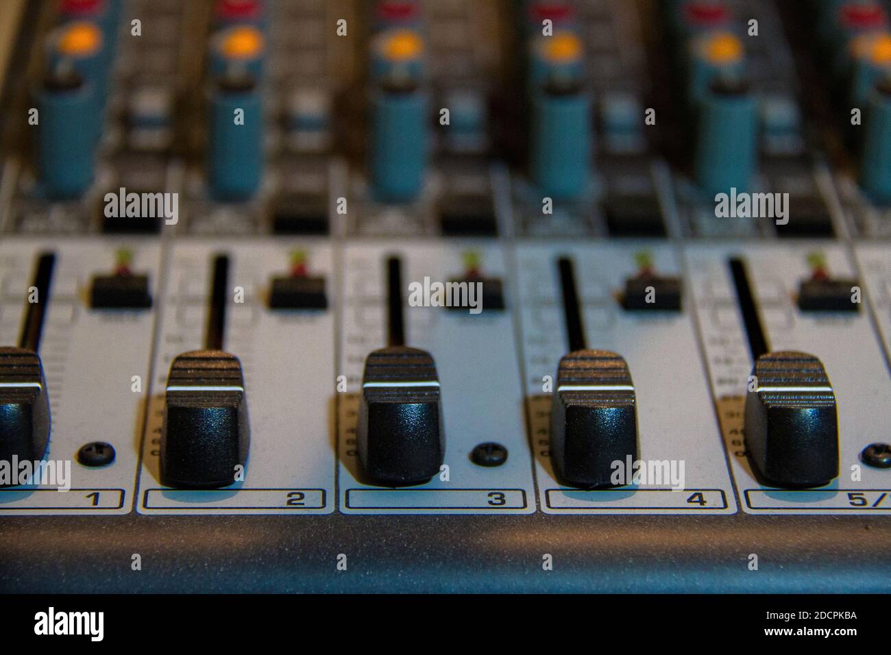 Mixing board hi-res stock photography and images - Alamy