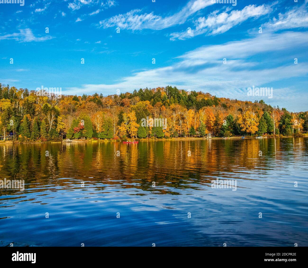 Beautiful Fall colors of the Algonquin Provincial Park, ON, Canada ...