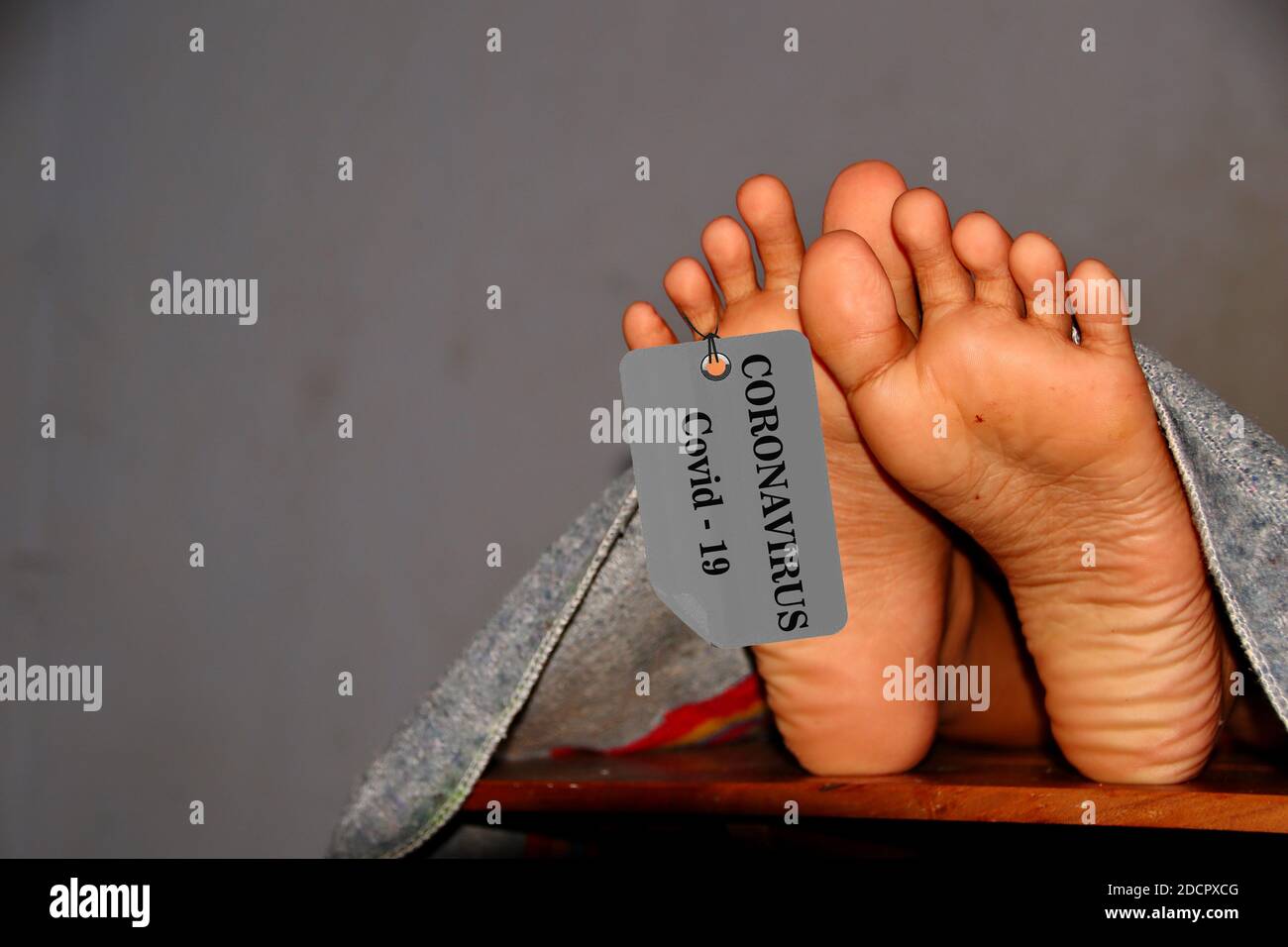 Dead body on morgue table hi-res stock photography and images - Alamy