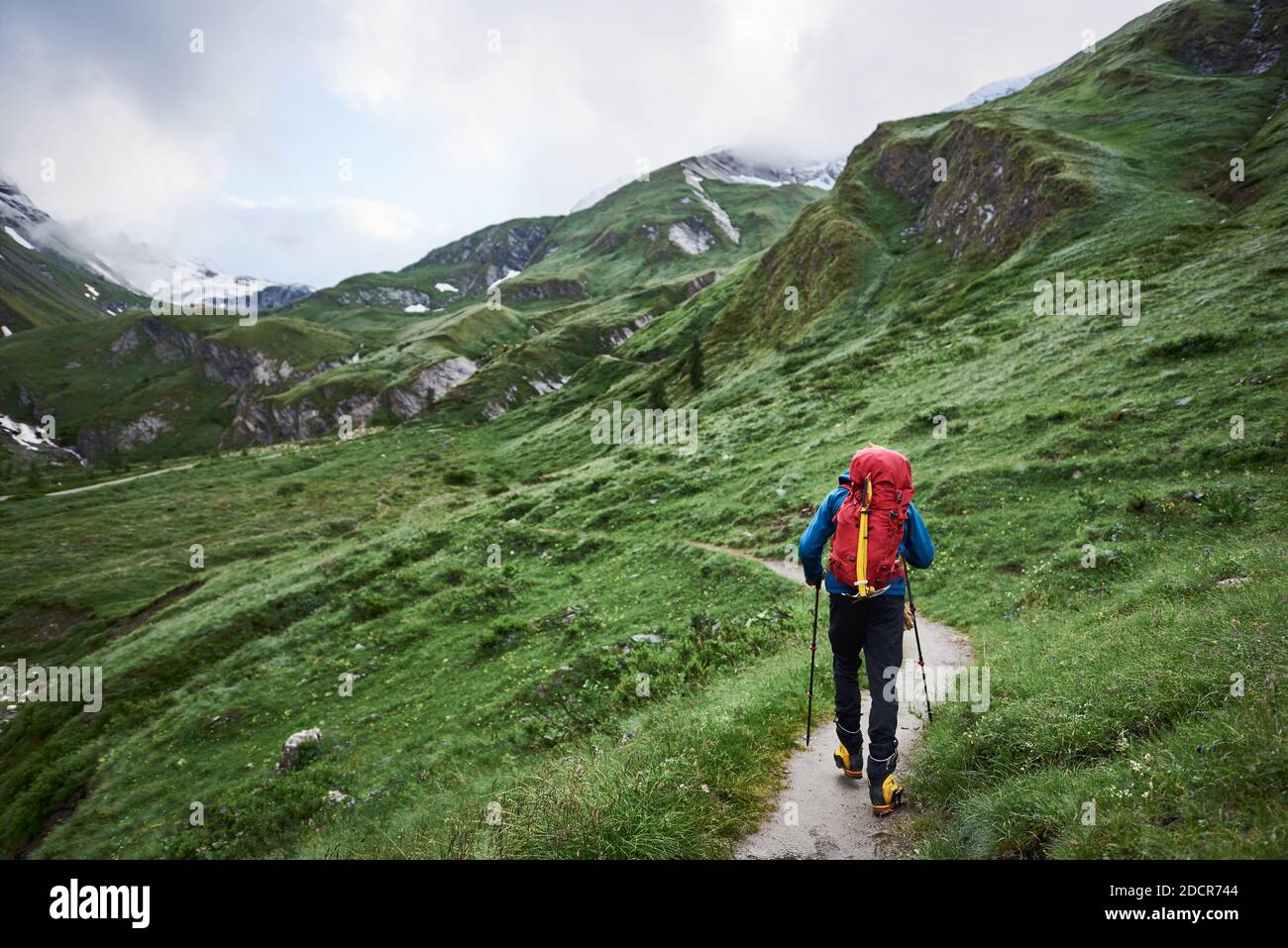 Travelling man hiking down rocky hi-res stock photography and images ...