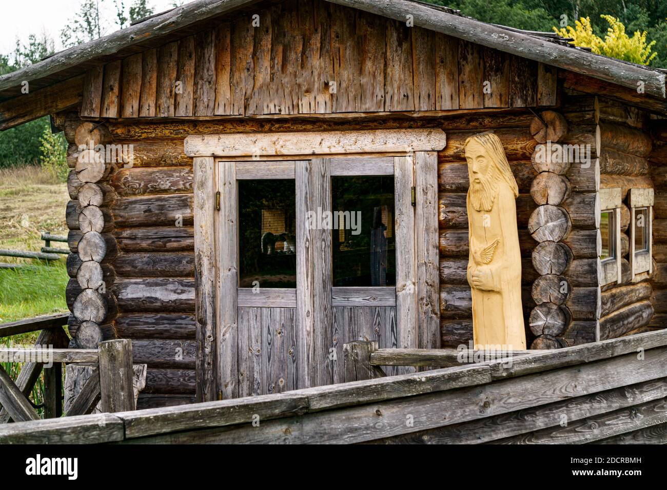 Small wooden bridge railings hi-res stock photography and images - Alamy