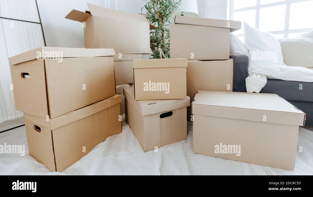 lot of cardboard boxes in the new apartment Stock Photo - Alamy