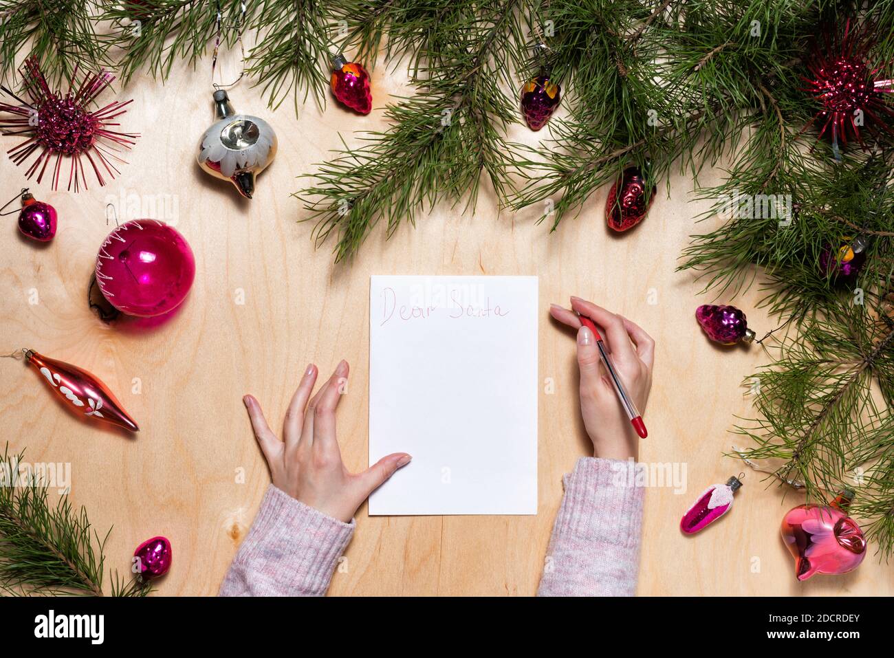 Female hands writing letter hi-res stock photography and images - Alamy