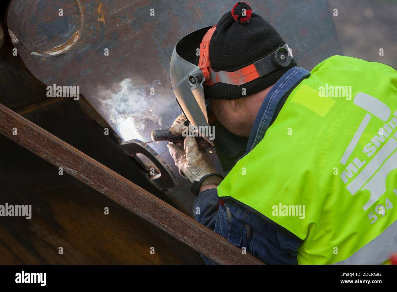 Workmen welding hi-res stock photography and images - Alamy
