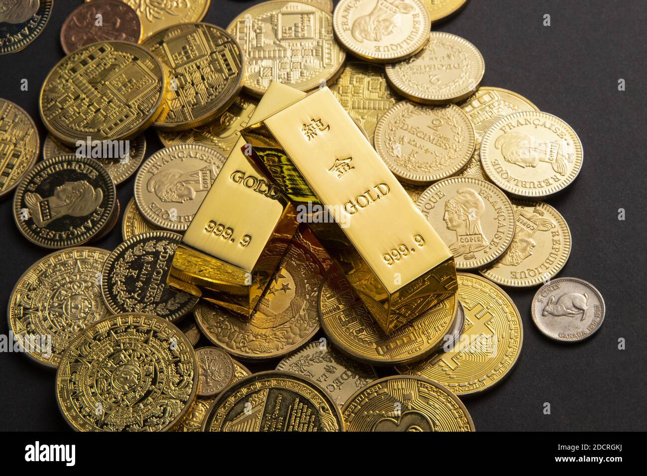 Pile gold bars and coins hi-res stock photography and images - Alamy
