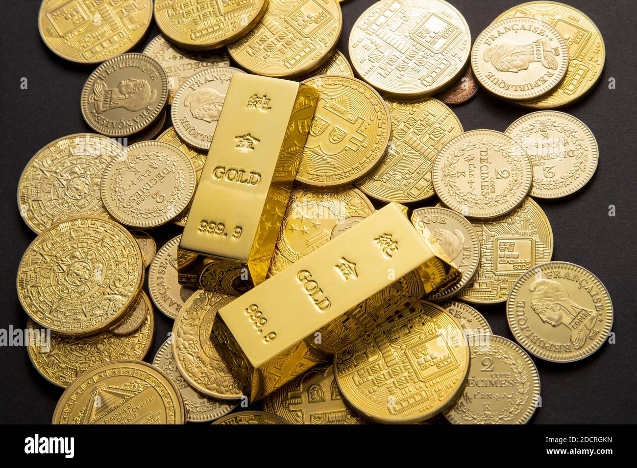 Pile gold bars and coins hi-res stock photography and images - Alamy