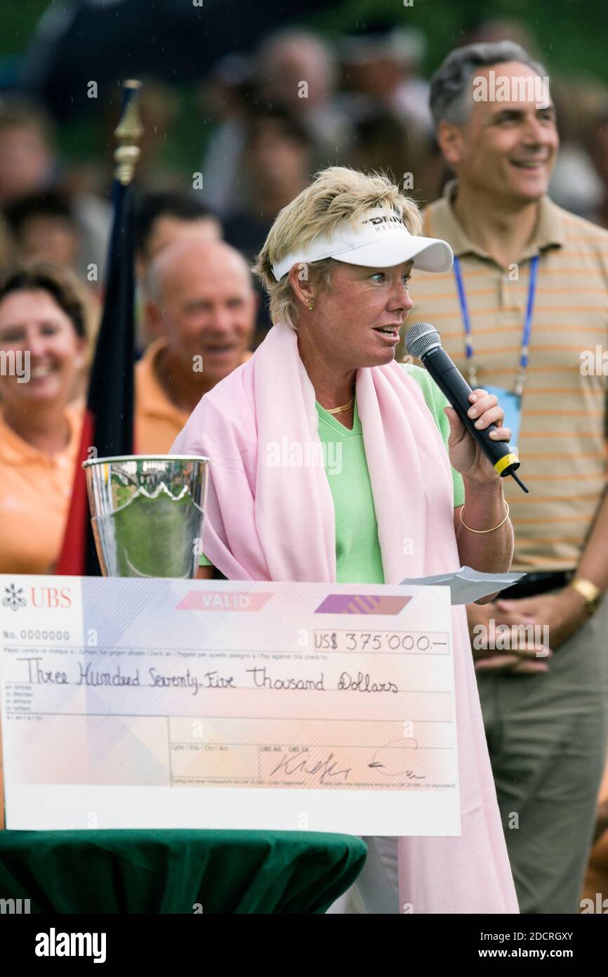 Winners Cheque High Resolution Stock Photography and Images - Alamy