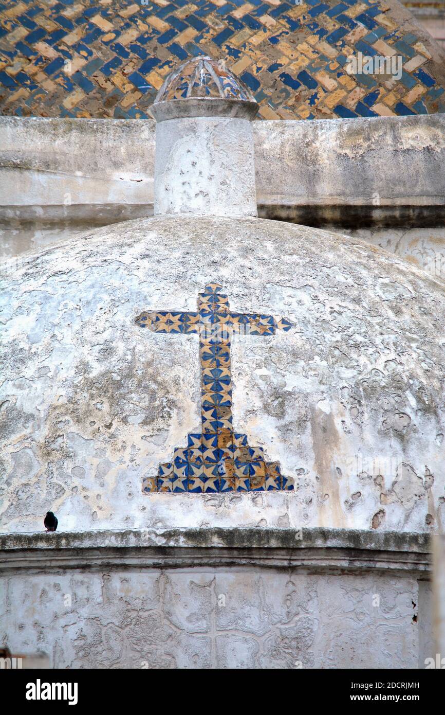 Victorian arched windows hi-res stock photography and images - Alamy