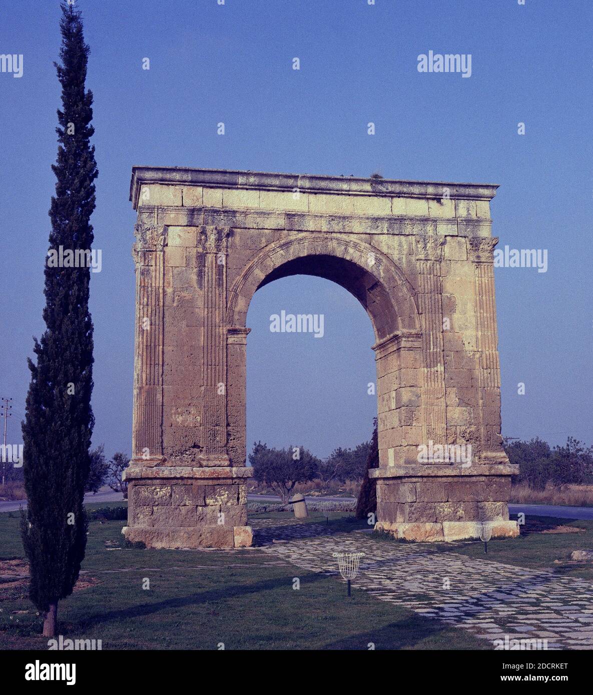 The arc de triomphe in 1960 hi-res stock photography and images - Alamy