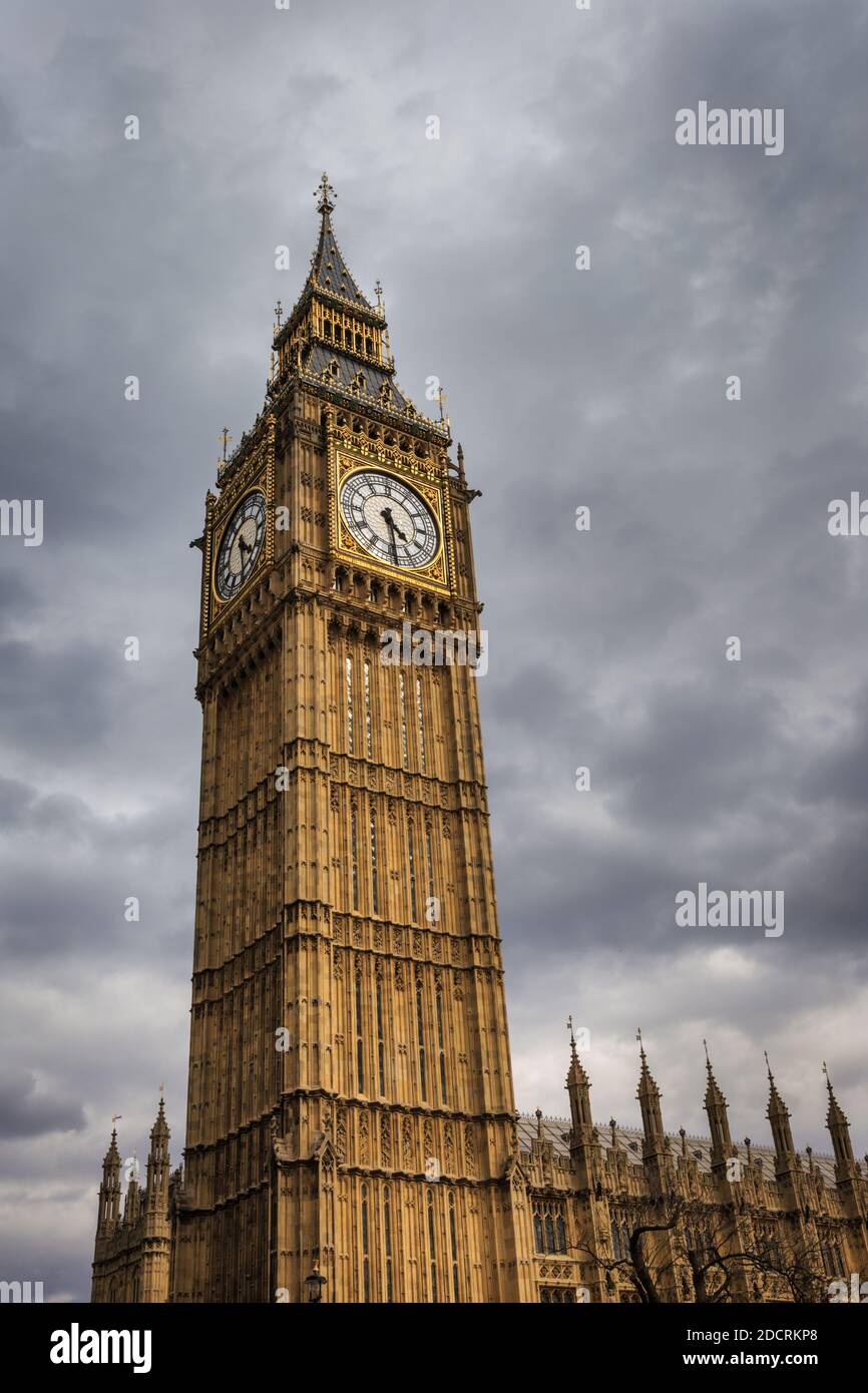 Big Ben, the Elizabeth tower bell tower with iconic clock, Houses of ...