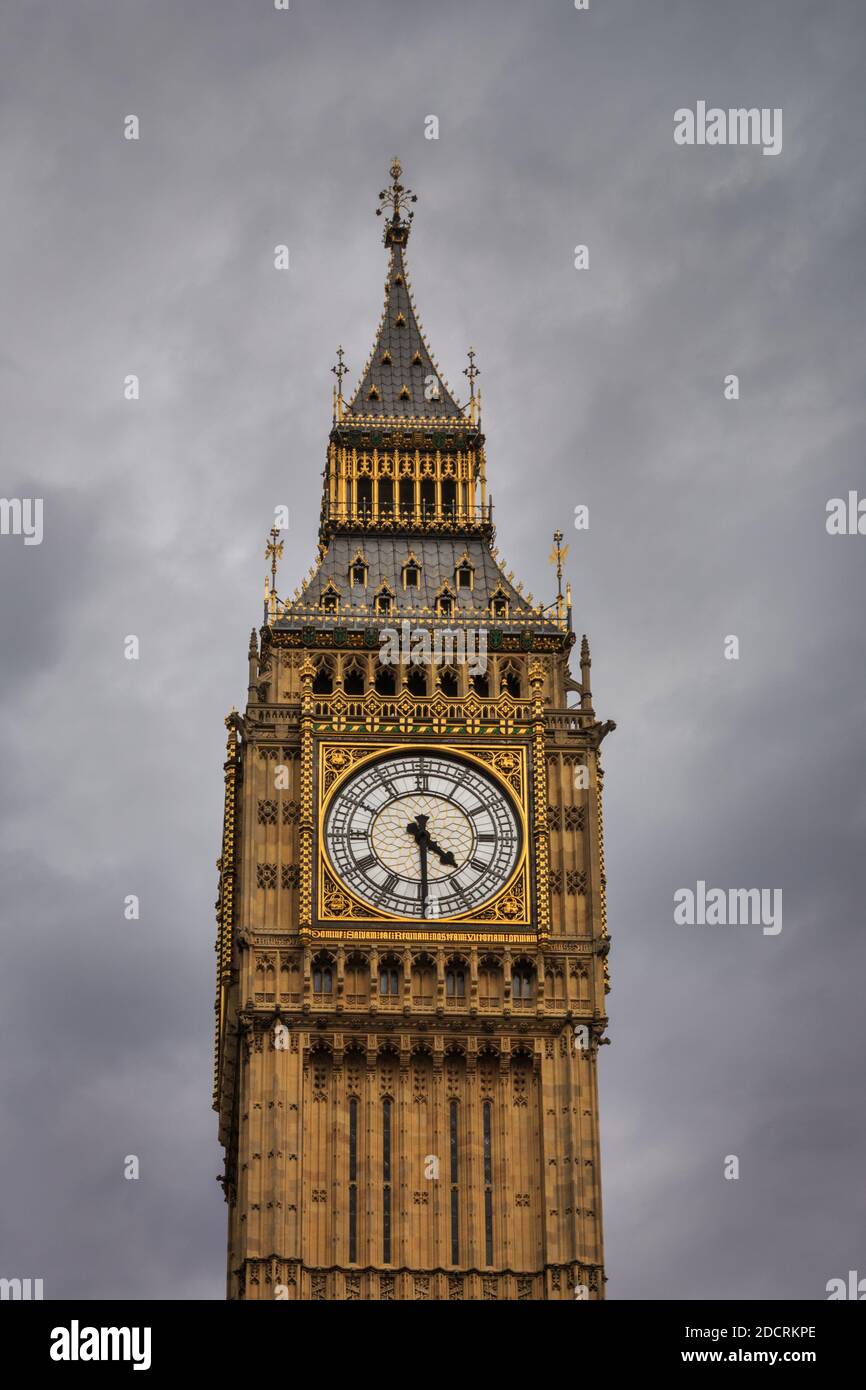 Big Ben, the Elizabeth tower bell tower with iconic clock, Houses of ...