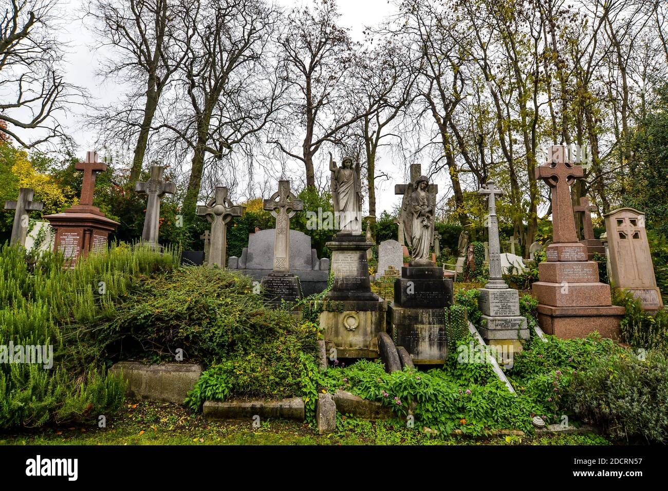 London, UK - 11/01/20 - The historic cemetery in the north of London ...