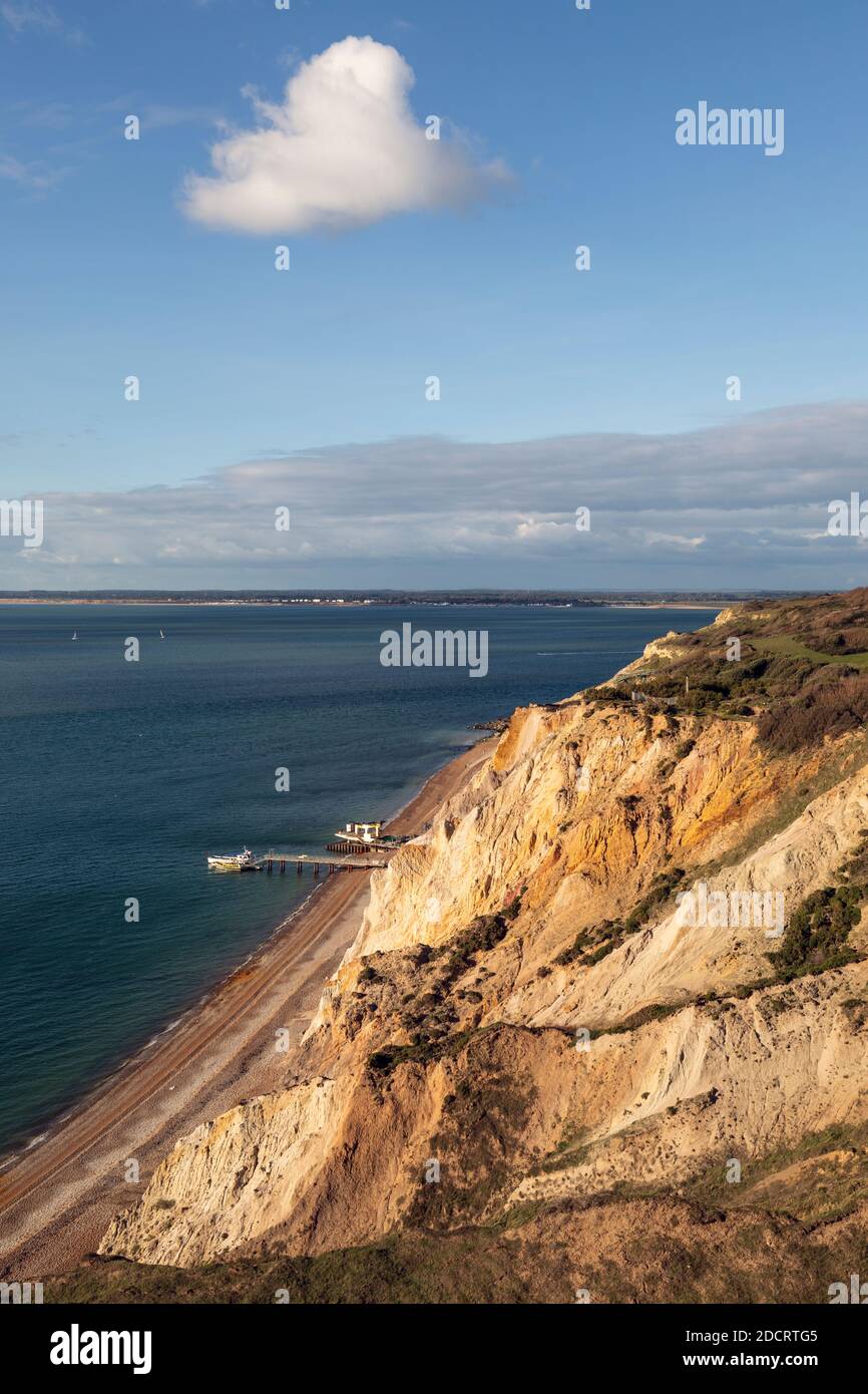 The multi-coloured sand cliff at Alum Bay, Isle of Wight Stock Photo ...