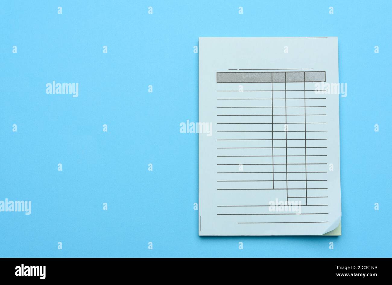 Blank checks hi-res stock photography and images - Alamy