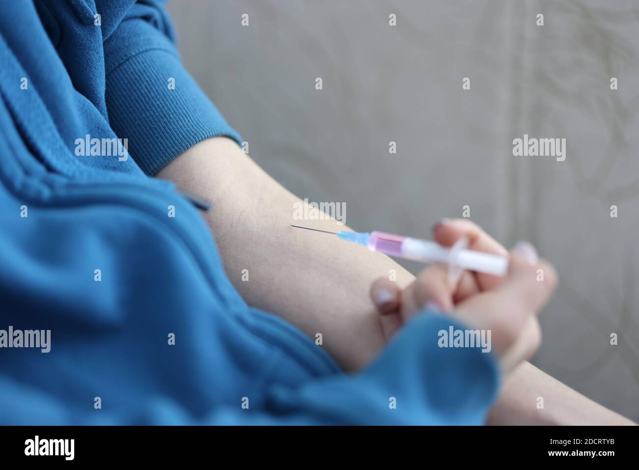 Man has an injection into a vein Stock Photo - Alamy