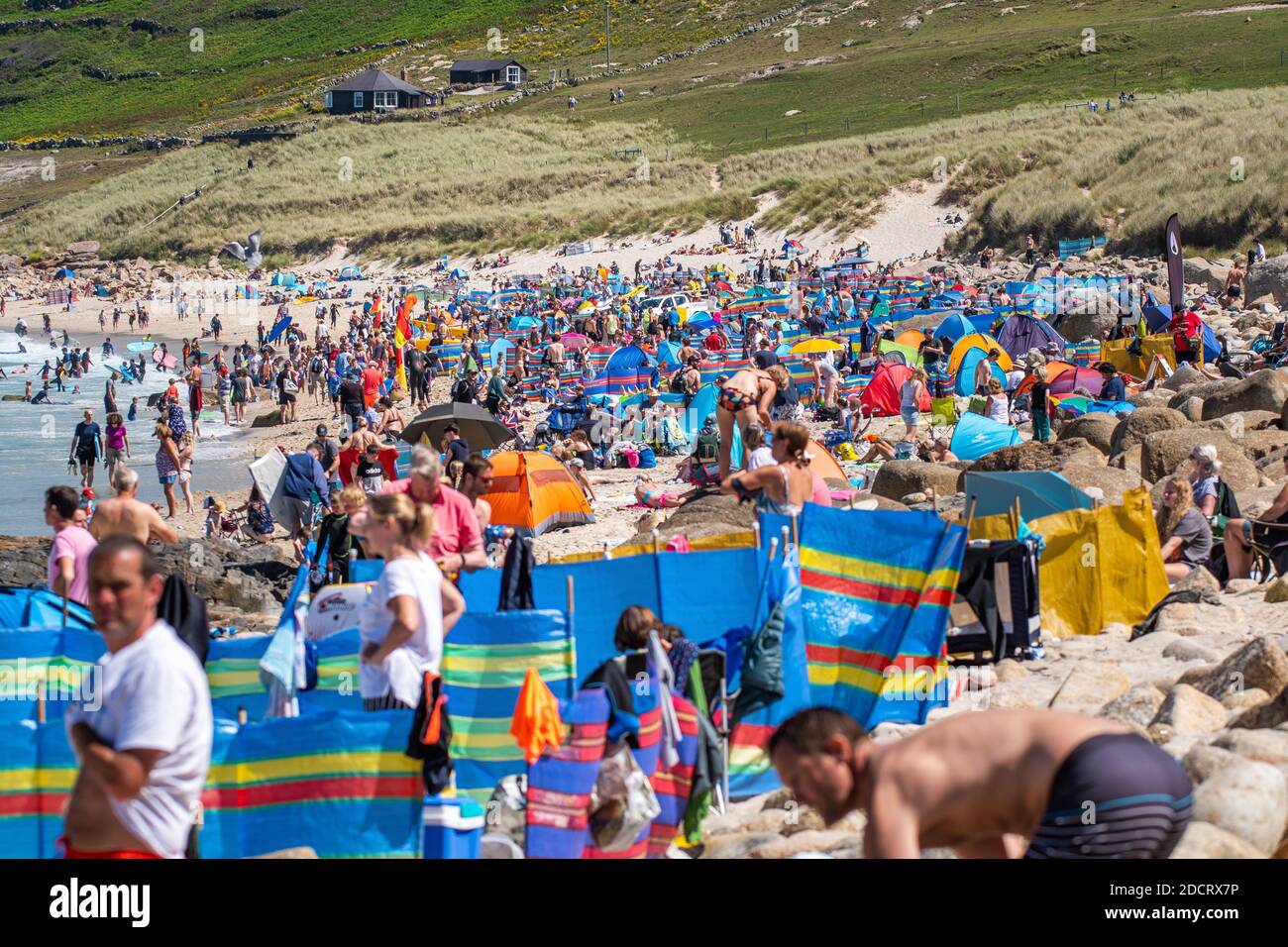 Cornwall crowded beaches hi-res stock photography and images - Alamy
