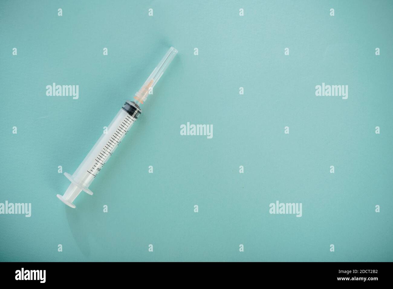 Empty syringe hi-res stock photography and images - Alamy