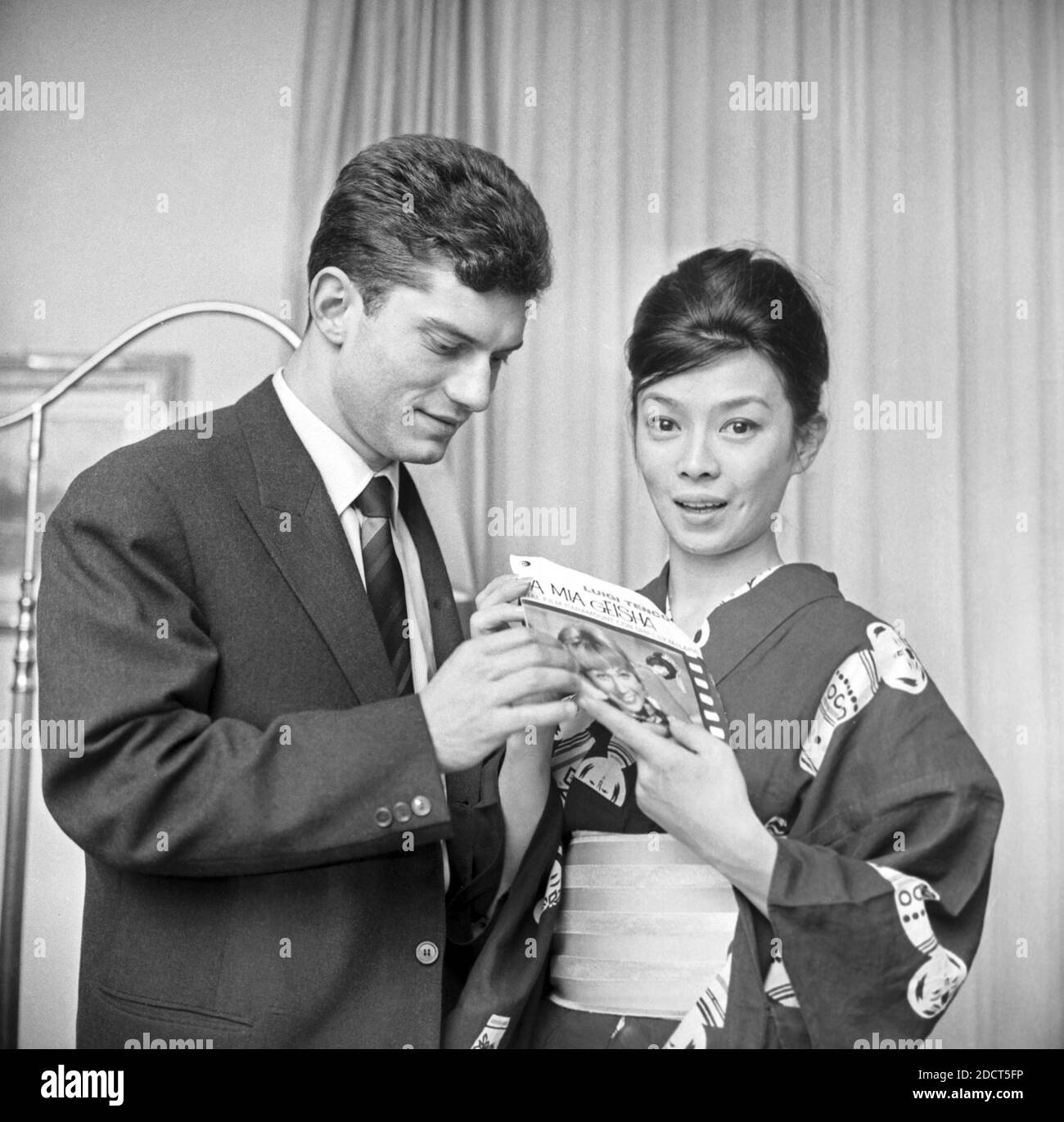 Album in origine hi-res stock photography and images - Alamy