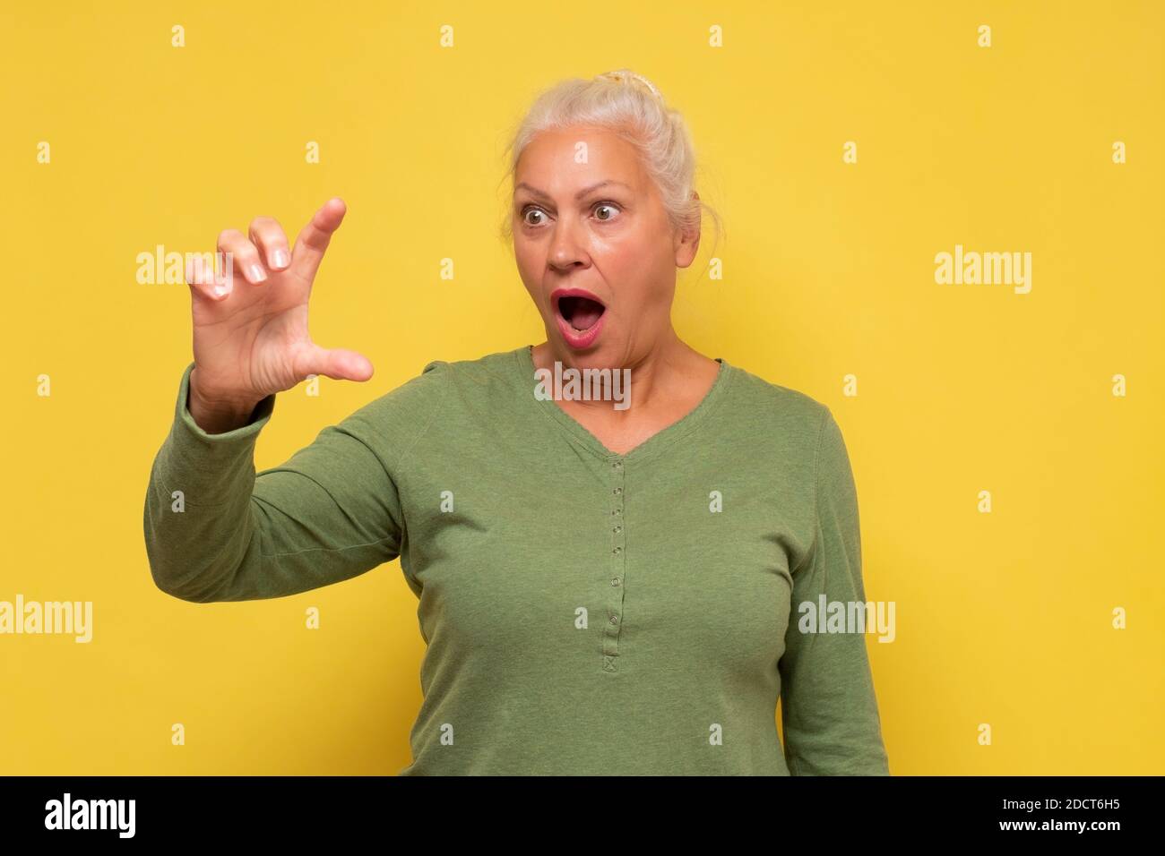 Woman hand gesture small hi-res stock photography and images - Alamy