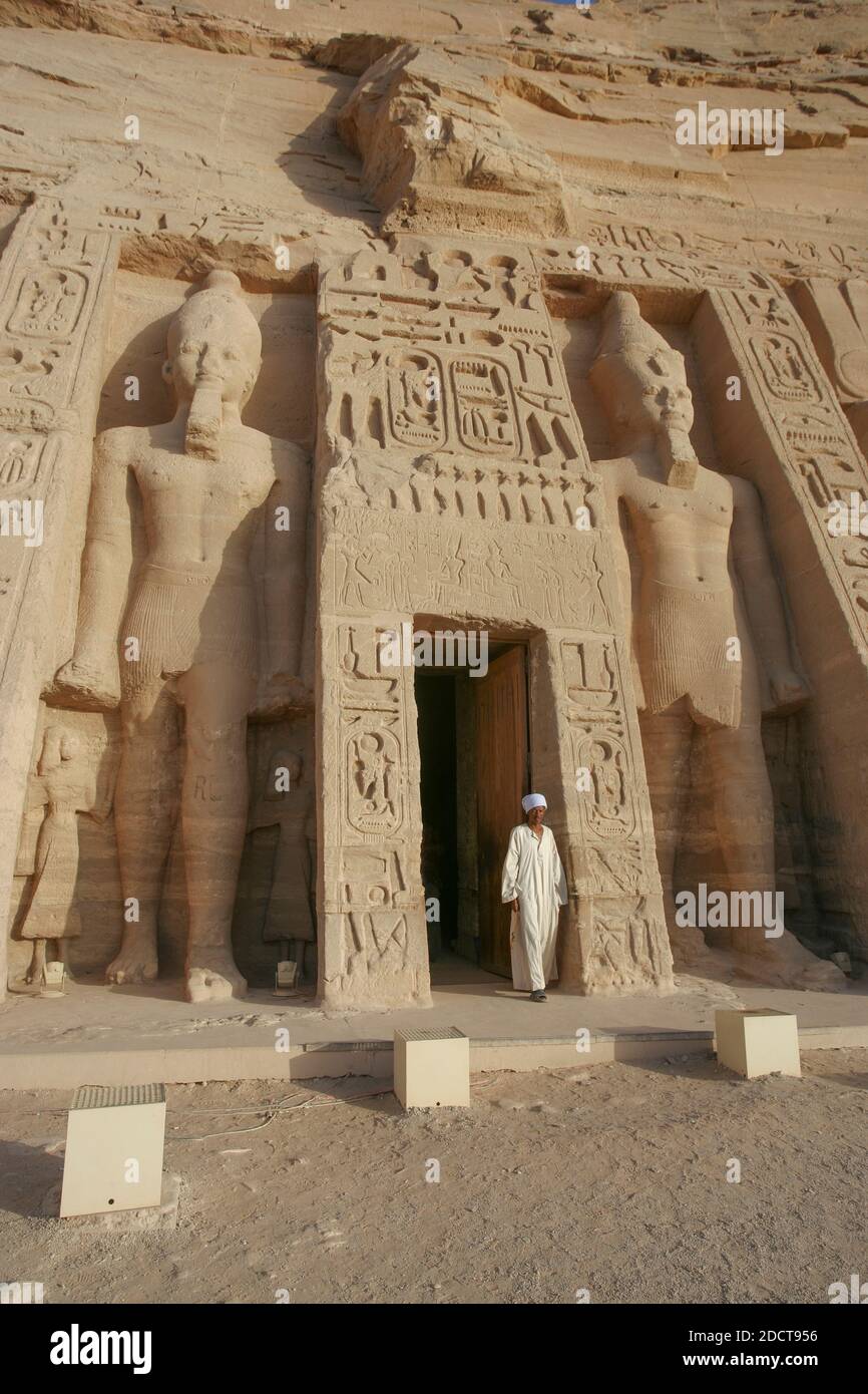 QUEEN NEFERTARI TEMPLE AT ABU SIMBEL TEMPLE,EGYPT Stock Photo - Alamy