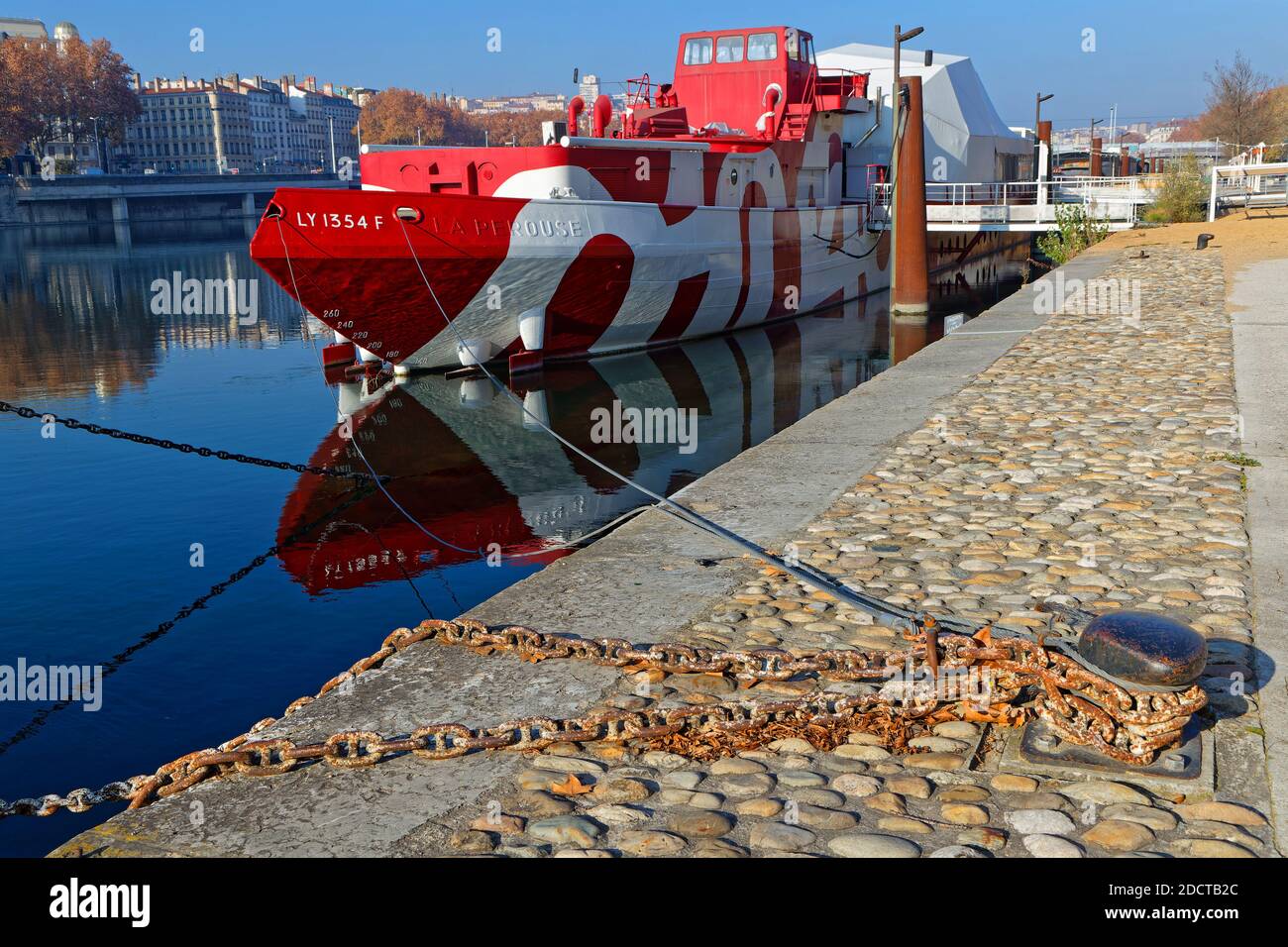 Empty barge hi-res stock photography and images - Alamy