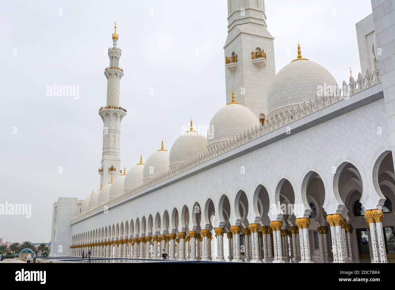 Architectural details of White Grand Mosque built with marble stone ...