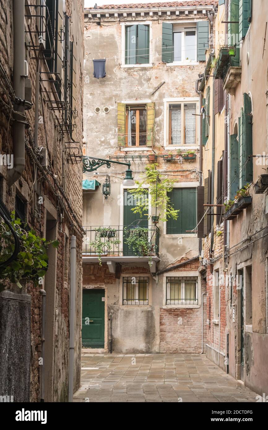 Alley with ancient architecture in venice hi-res stock photography and ...