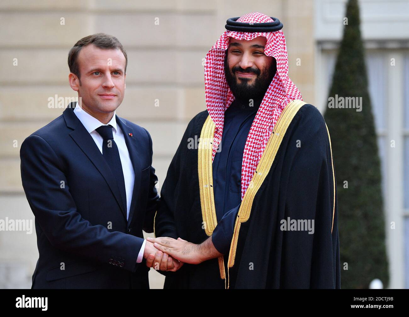 French President Emmanuel Macron welcomes Saudi Arabia's crown prince ...