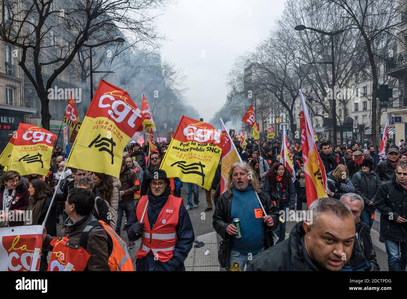 French railways workers (SNCF), civil servants, APHP, teachers and ...