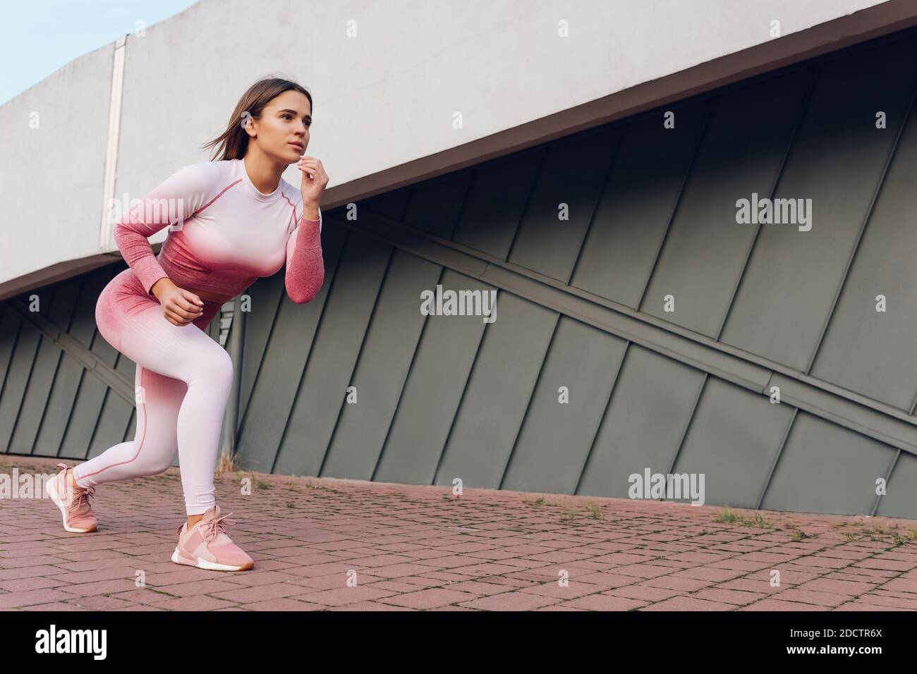 Athletic girl doing lunges in motion Stock Photo - Alamy