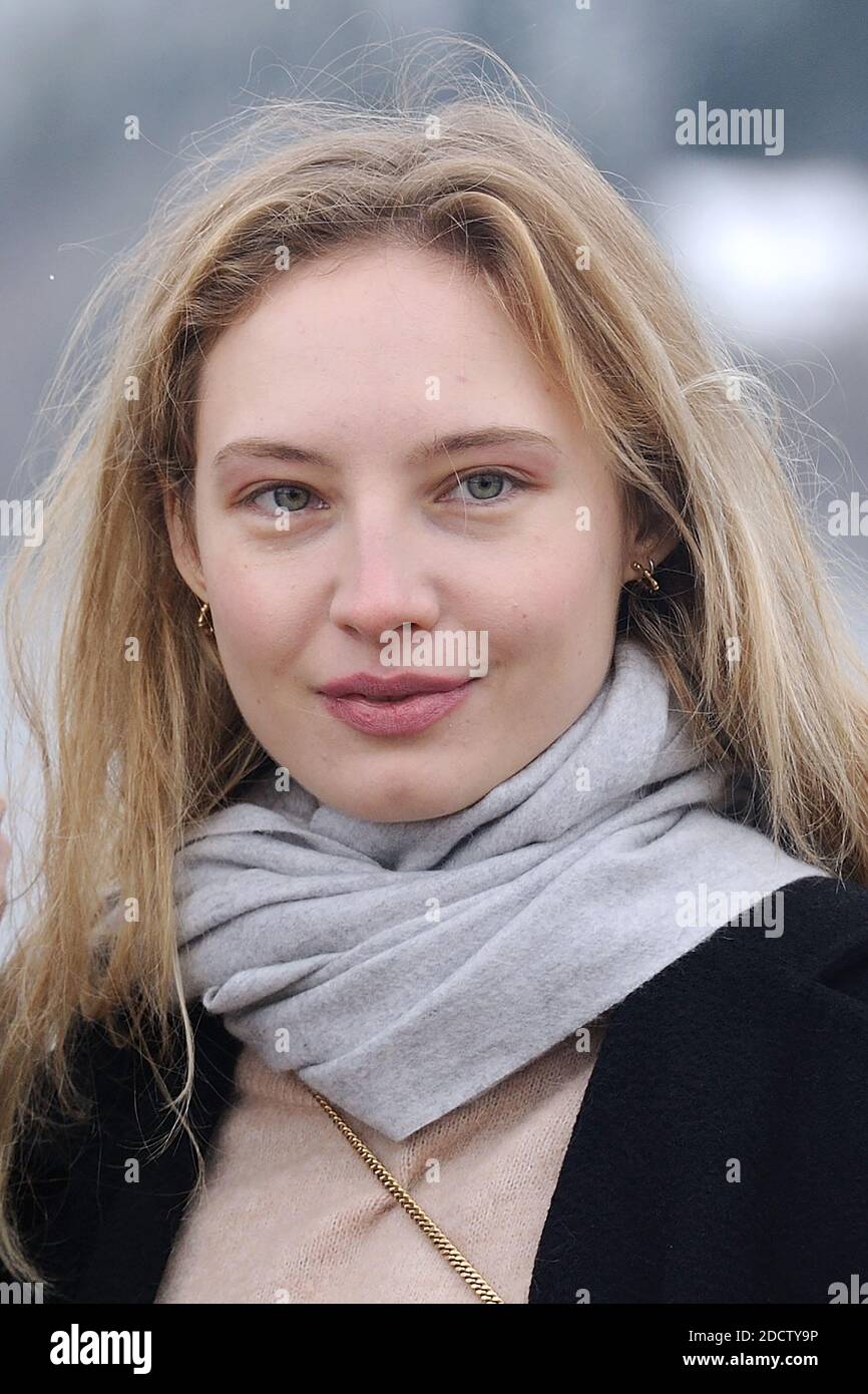 Julia Roy assiste a un photocall lors du 25e Festival du Film ...