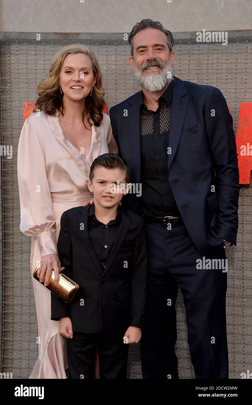 Jeffrey Dean Morgan and Hilarie Burton attend the premiere of Warner ...