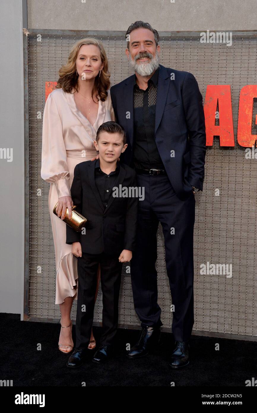 Jeffrey Dean Morgan and Hilarie Burton attend the premiere of Warner ...