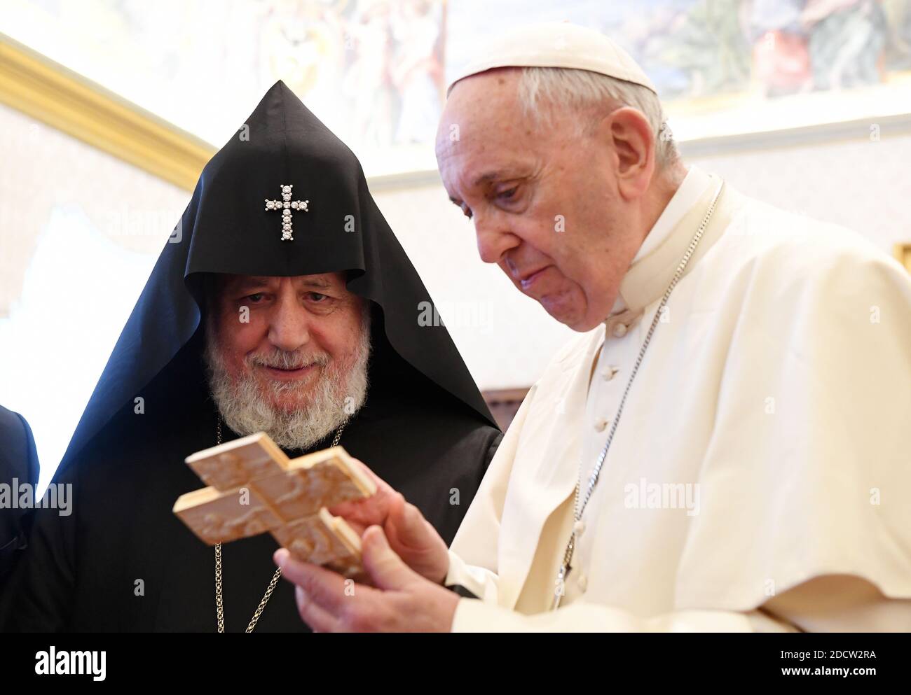 Pope Francis meets with Catholicos of All Armenians leader Karekin II ...