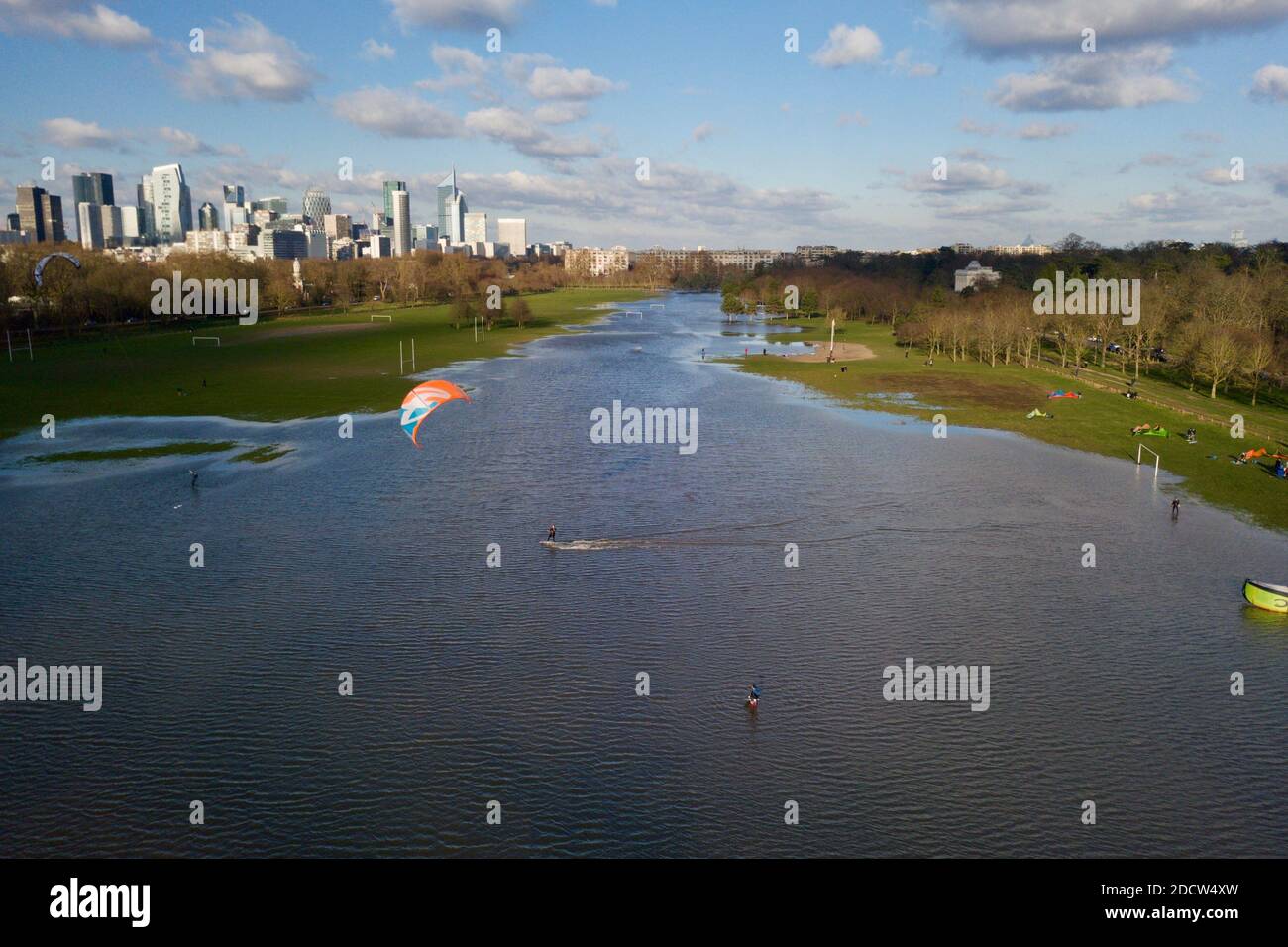 During the floods, some people do kite-surfing in the woods of Boulogne ...