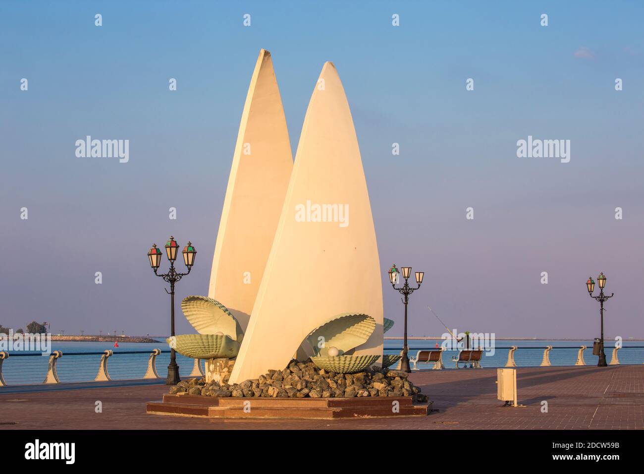 United Arab Emirates, Sea shell statue on Corniche Stock Photo - Alamy