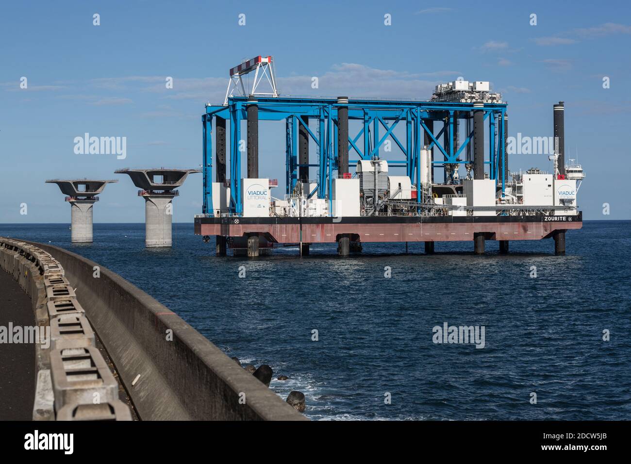 La barge rock hi-res stock photography and images - Alamy