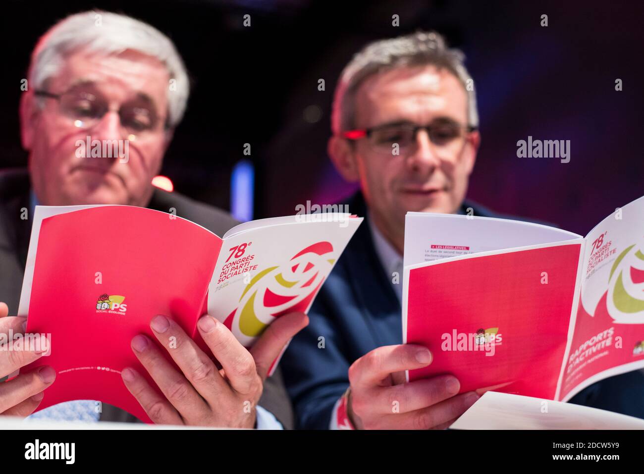 Logo ps hi-res stock photography and images - Alamy