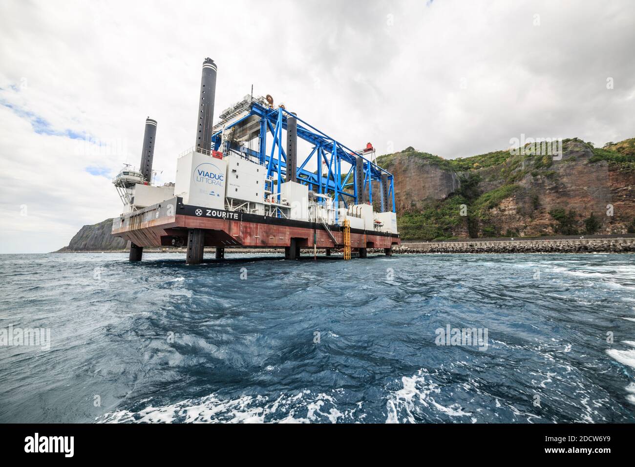 NO WEB/NO APPS - Exclusive. General view of the 'Zourite' jack-up barge ...