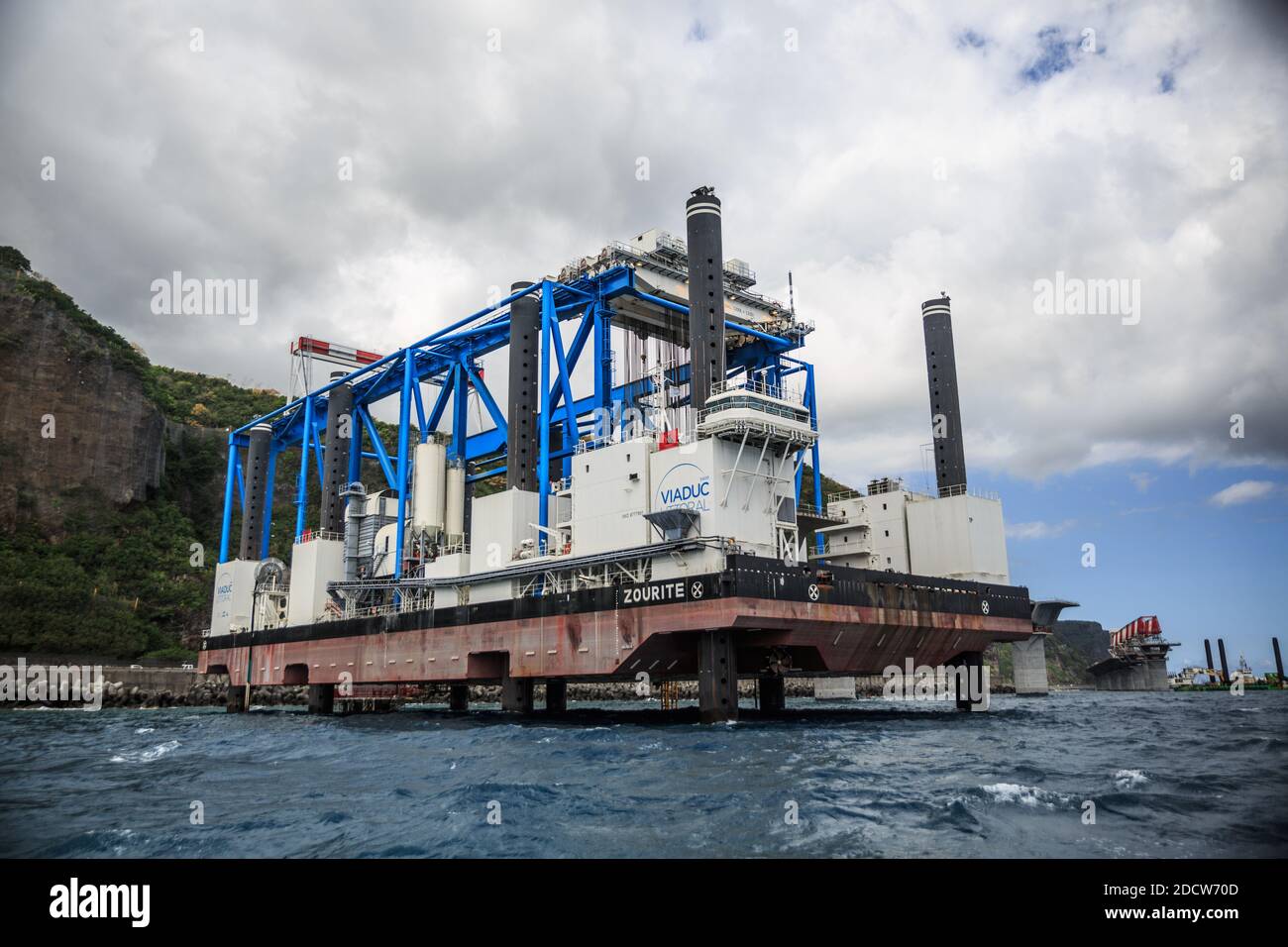 La barge rock hi-res stock photography and images - Alamy