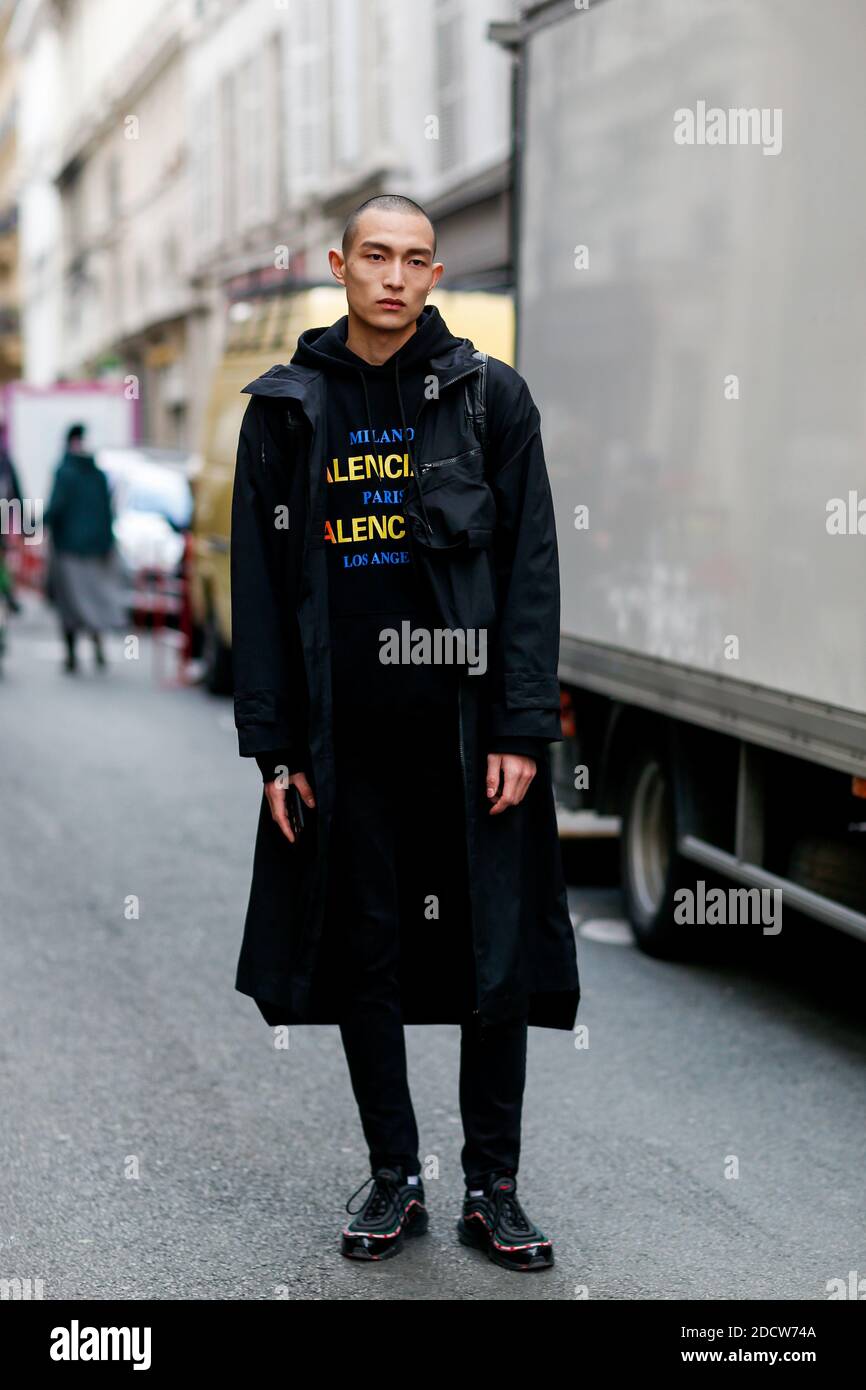 Street style, model after Lemaire Fall-Winter 2018-2019 Menswear show ...
